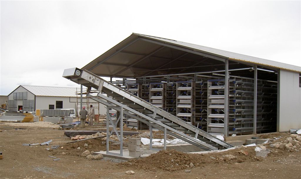 POULTRY HOUSE FOR CAGE BREEDING